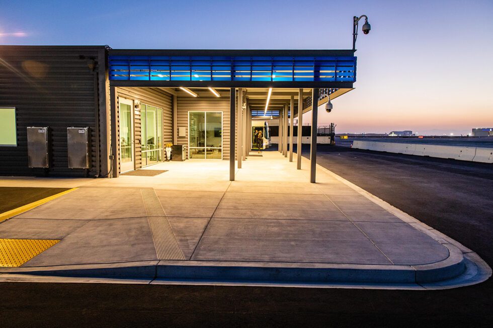 LAX Private Terminal – Gavin De Becker Los Angeles Suites | John Martin ...