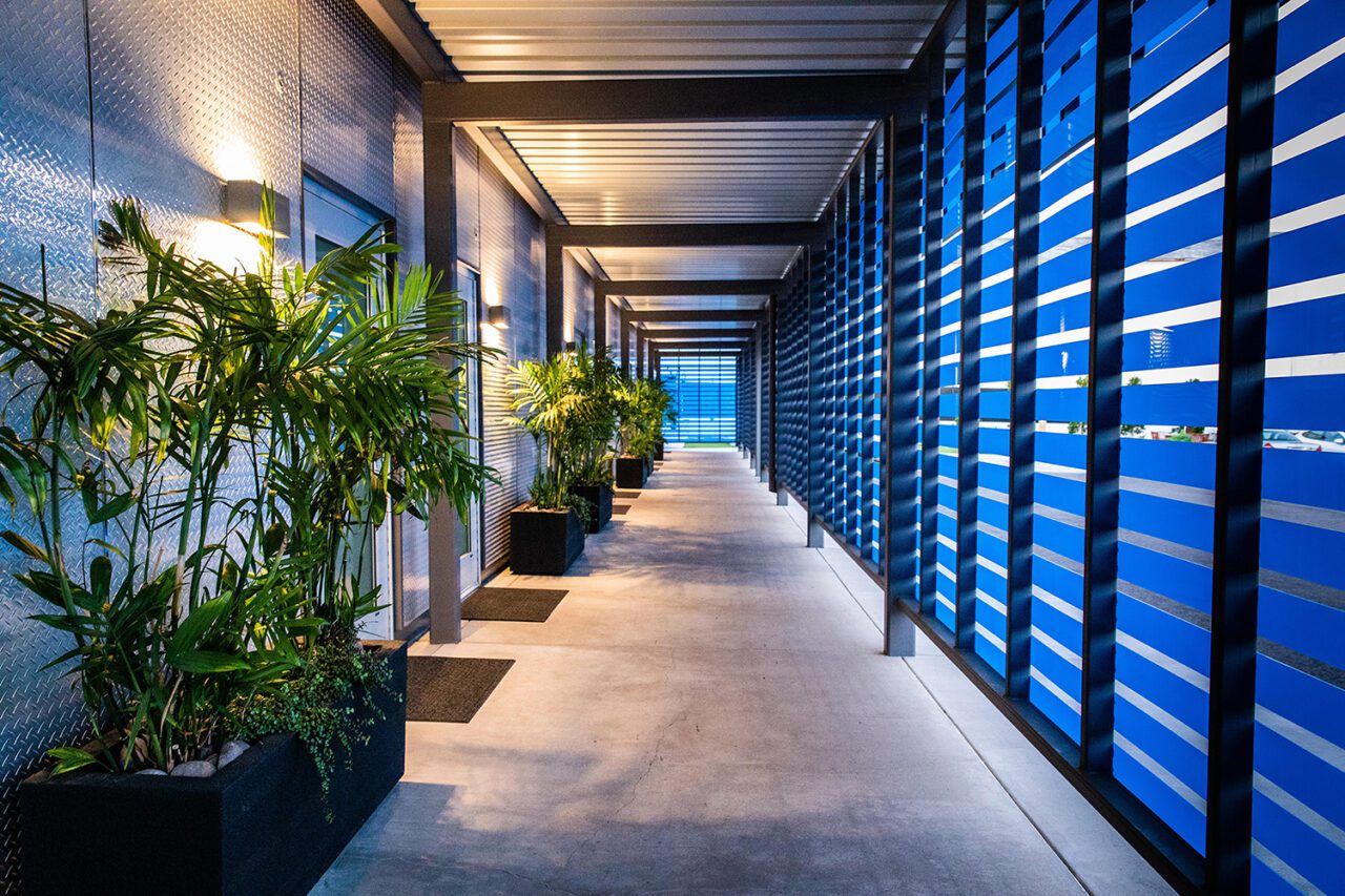 LAX Private Terminal – Gavin De Becker Los Angeles Suites | John Martin ...